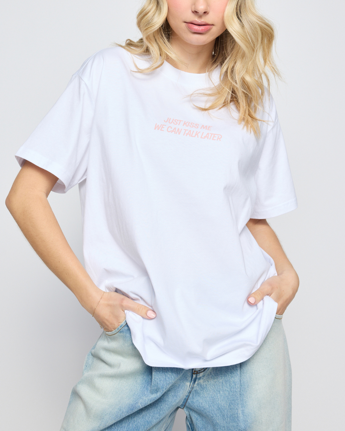 Sweethearts Just Kiss Me Oversized Tee, White – Samii Ryan
